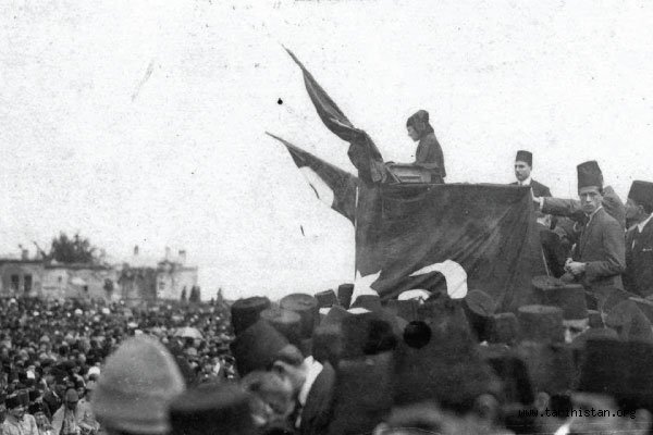Halide Edip Adıvar'ın Sultanahmet Mitingi Konuşması - www.tarihistan.org